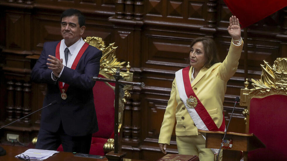 Dina Boluarte asumió como presidenta de Perú tras la destitución de Castillo